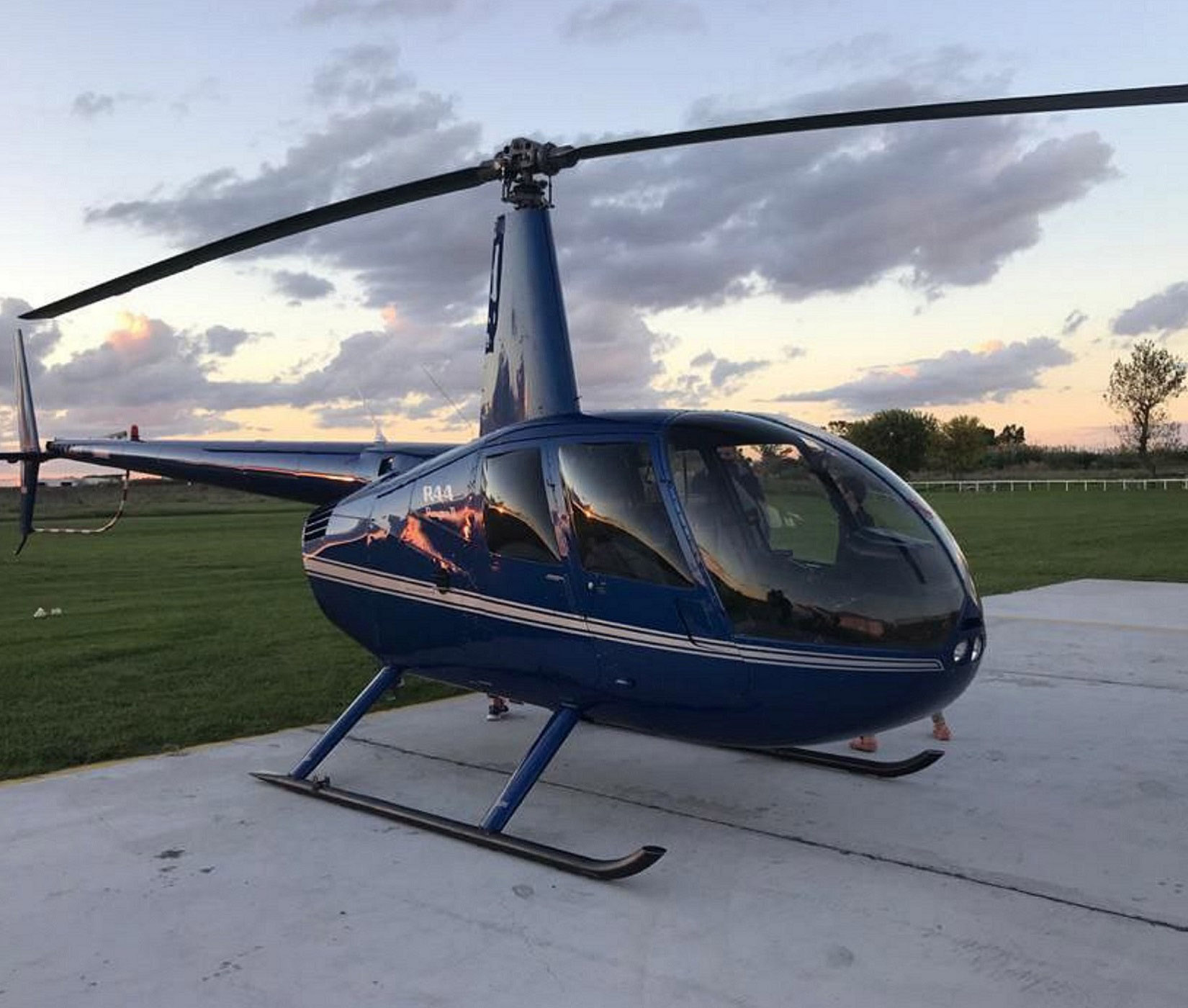 Robinson R44